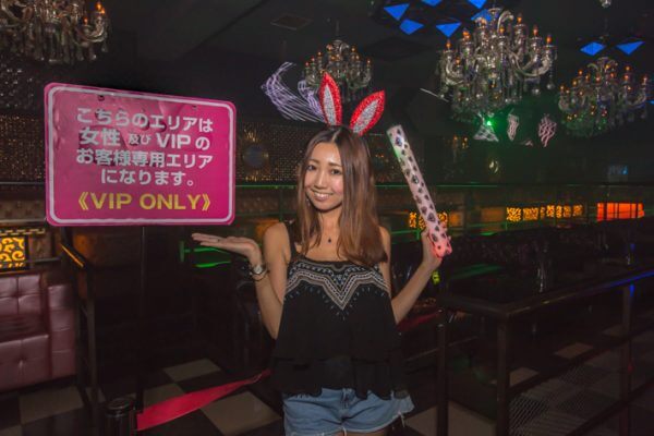 女性と沖縄県民に優しい沖縄クラブの定番といえばepica(エピカ)！様々なイベントで盛り上がる県内最大級の人気クラブに潜入！ | 遊びのこと ...