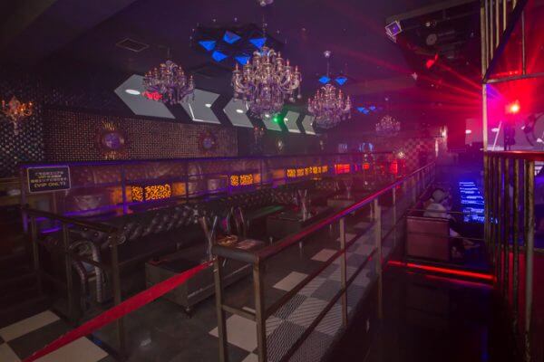 女性と沖縄県民に優しい沖縄クラブの定番といえばepica(エピカ)！様々なイベントで盛り上がる県内最大級の人気クラブに潜入！ | 遊びのこと ...